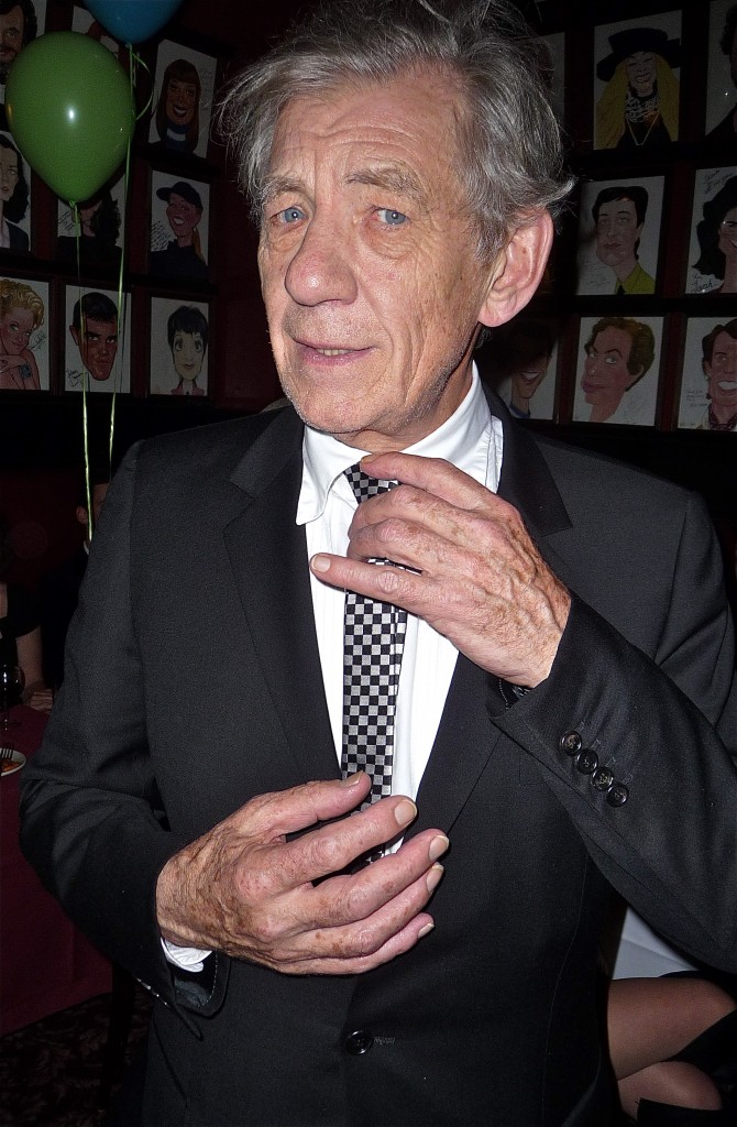 Ian McKellen Still Has No Contract for "The Hobbit" - Showbiz411