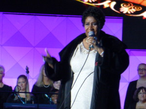 Pope Francis: Beatific Smile While Aretha Franklin Sings "Amazing Grace ...