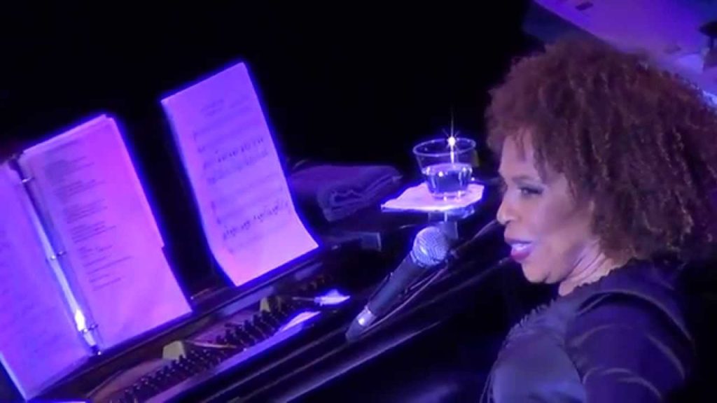 Legendary Singer Roberta Flack, 88, Dies After Years of Illness, Winner ...