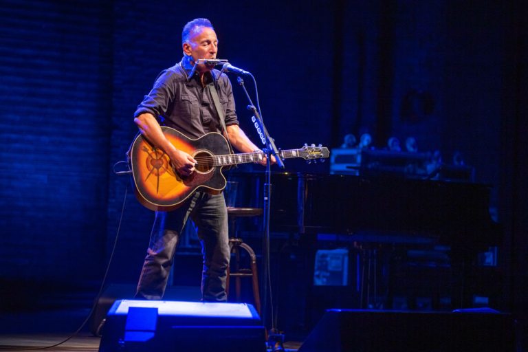 Bruce Springsteen Makes a Triumphant, Emotional Return to Broadway ...