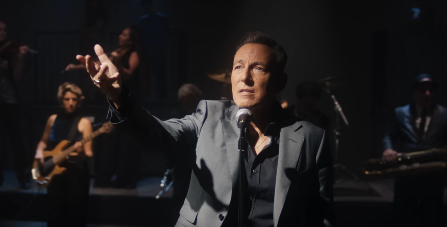 Watch Bruce Springsteen Perform Aretha Franklin's "Don't Play That Song ...