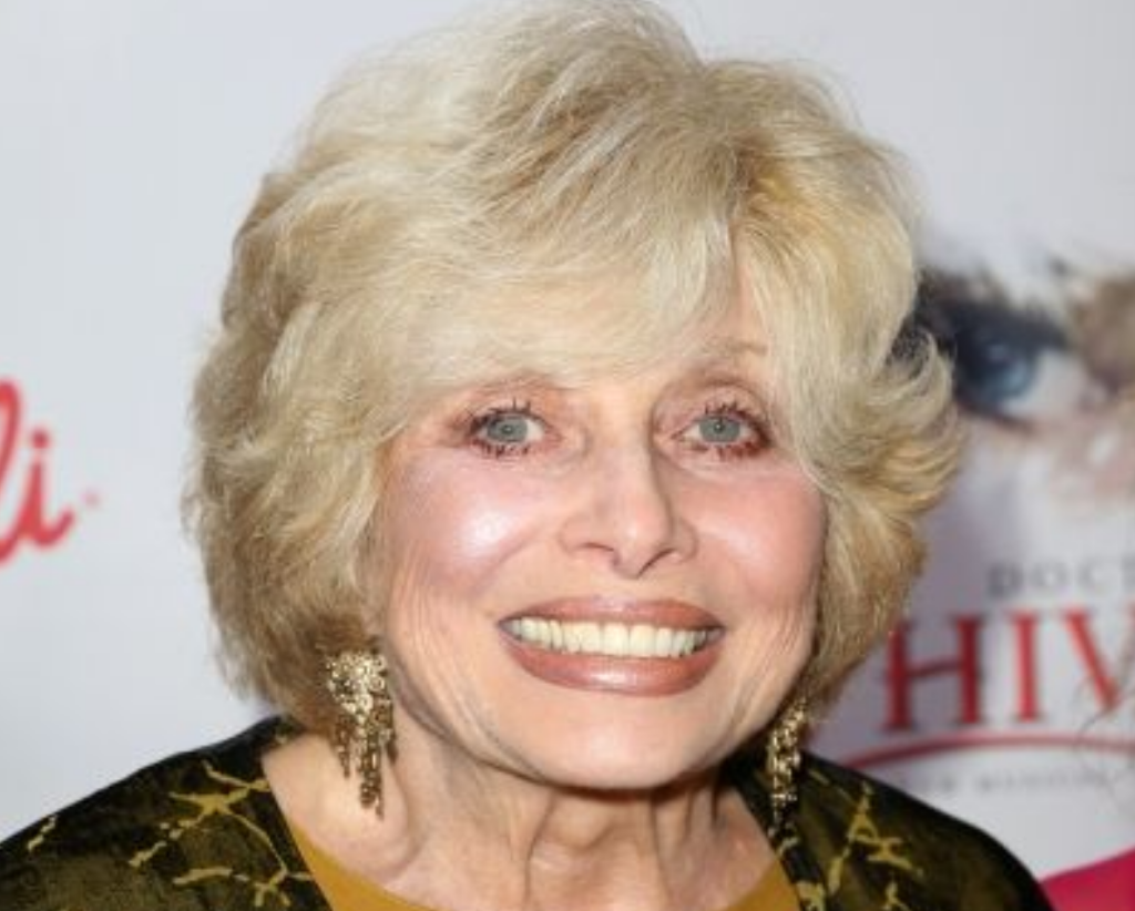 UPDATED: Superstar Singer-Songwriter Carly Simon Loses Two Sisters to ...