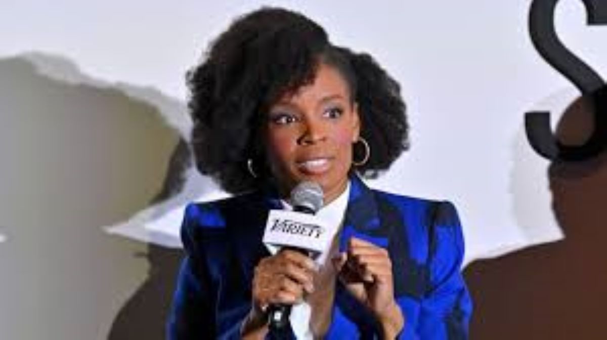 Not Funny: White House Correspondents Group Cuts Comedian Amber Ruffin ...