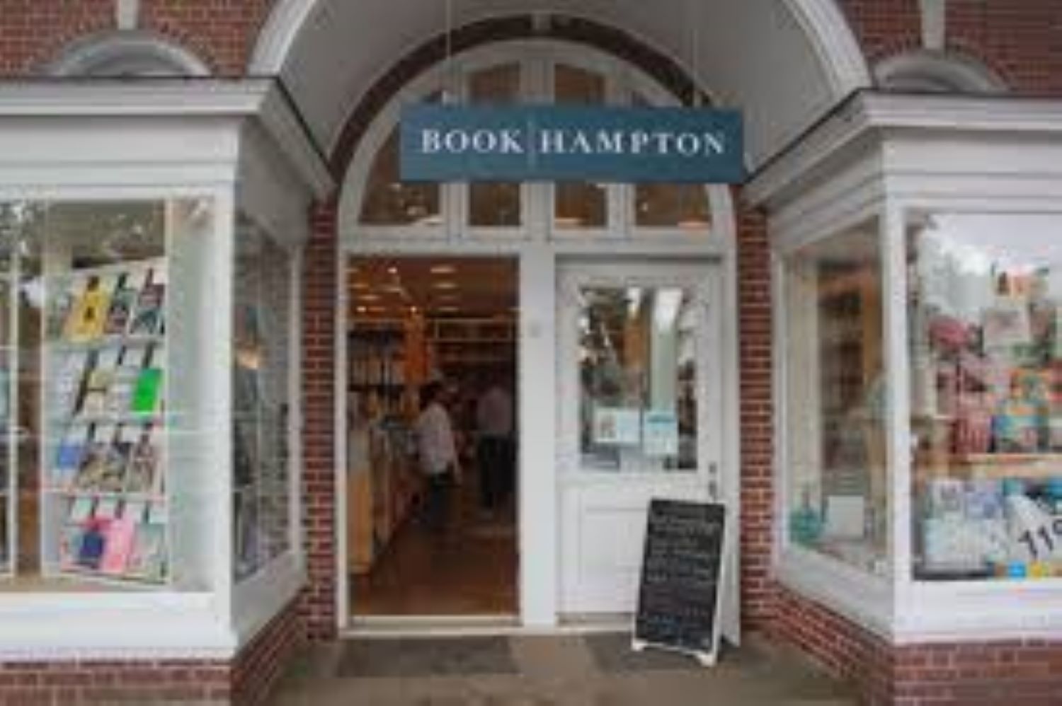 Famed Art Dealer Larry Gagosian Buys Legendary BookHampton Bookstore in ...