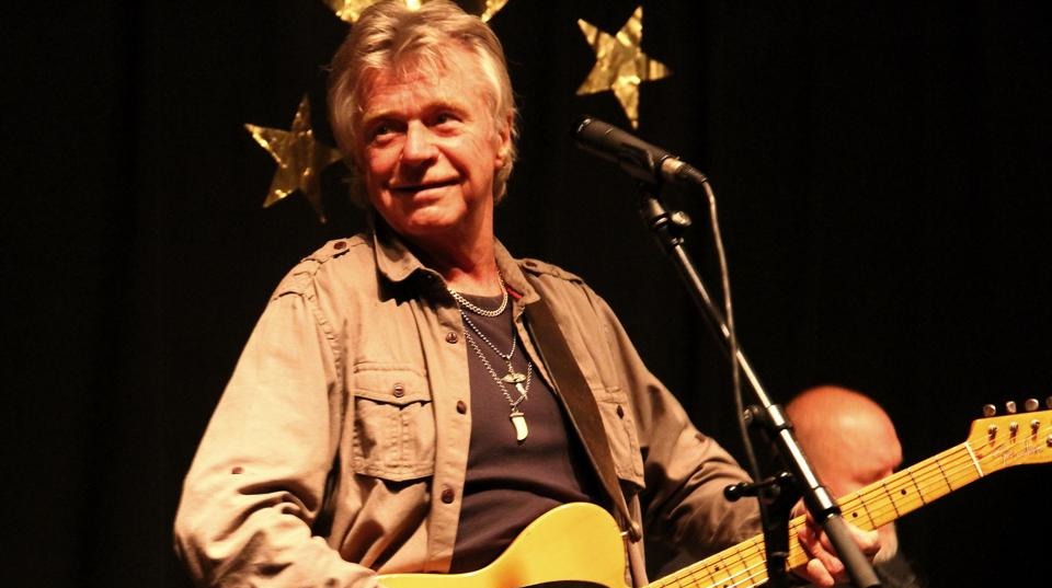 Superstar Rocker Dave Edmunds' Wife Says He Almost Died of Cardiac ...